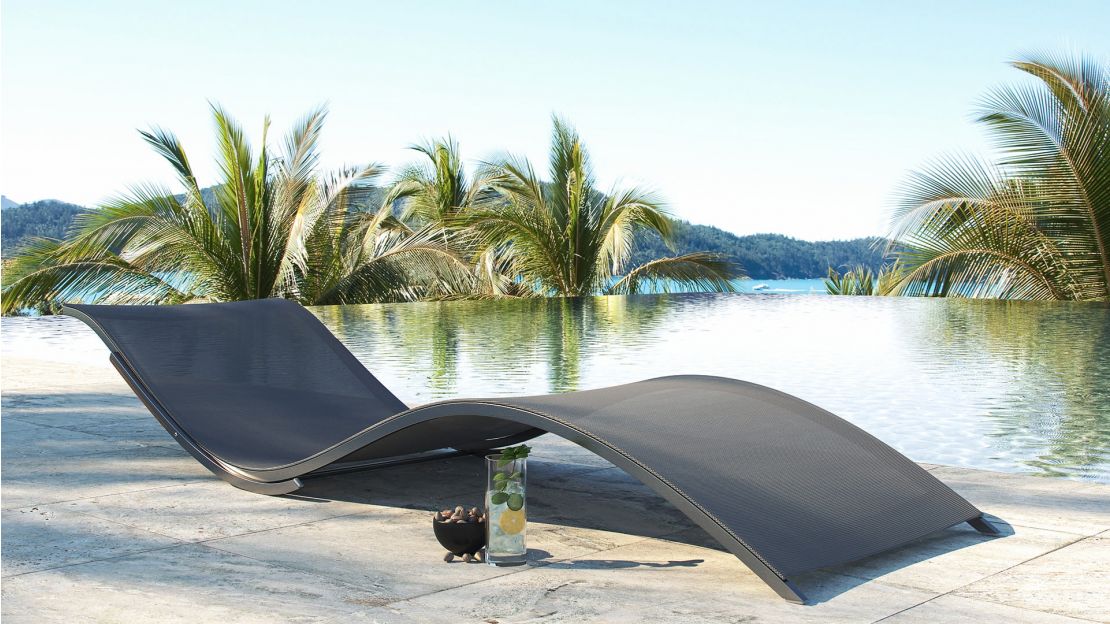 Geschwungene Liege für Pool & Terrasse Luca | artelia.de